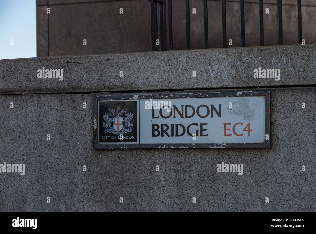 A picture of a sign of the London Bridge Stock Photo - Alamy