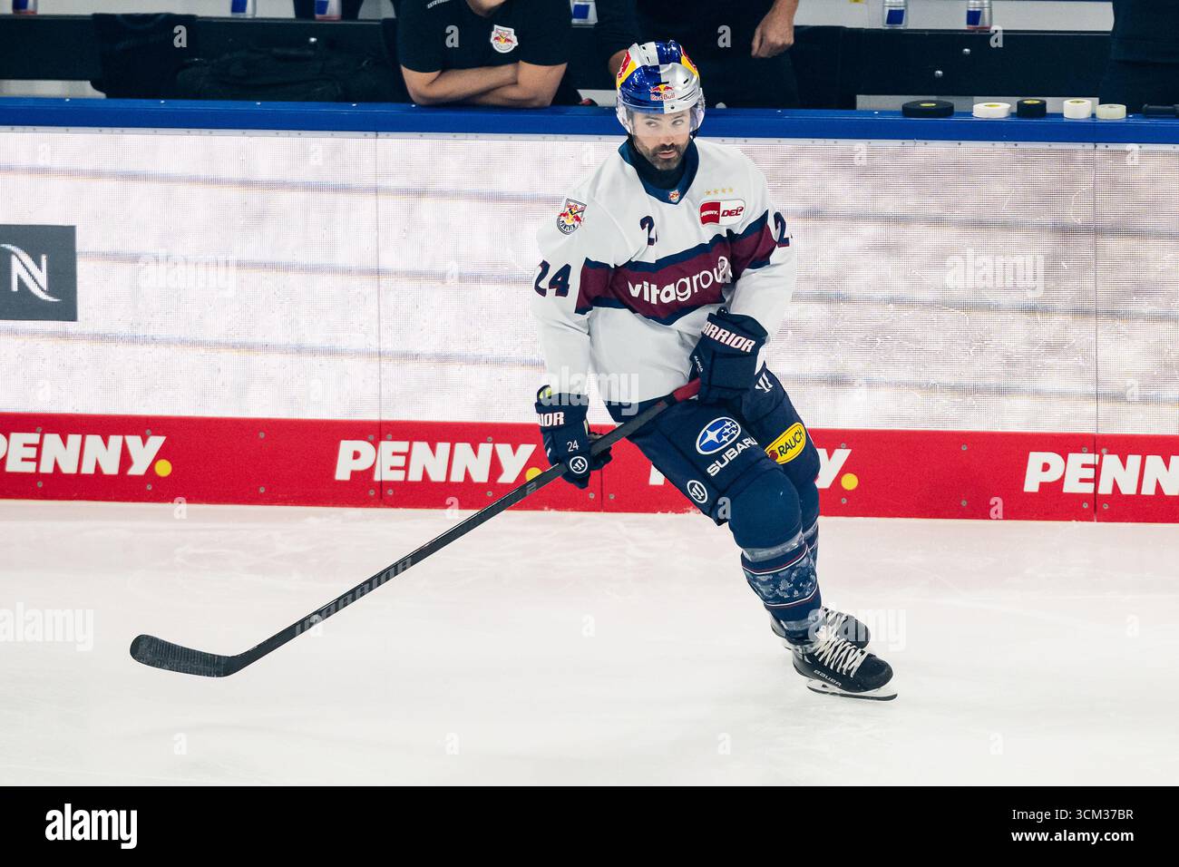 Ryan Murphy (EHC Red Bull Muenchen, #24) beim Warmup GER, EHC Red Bull ...