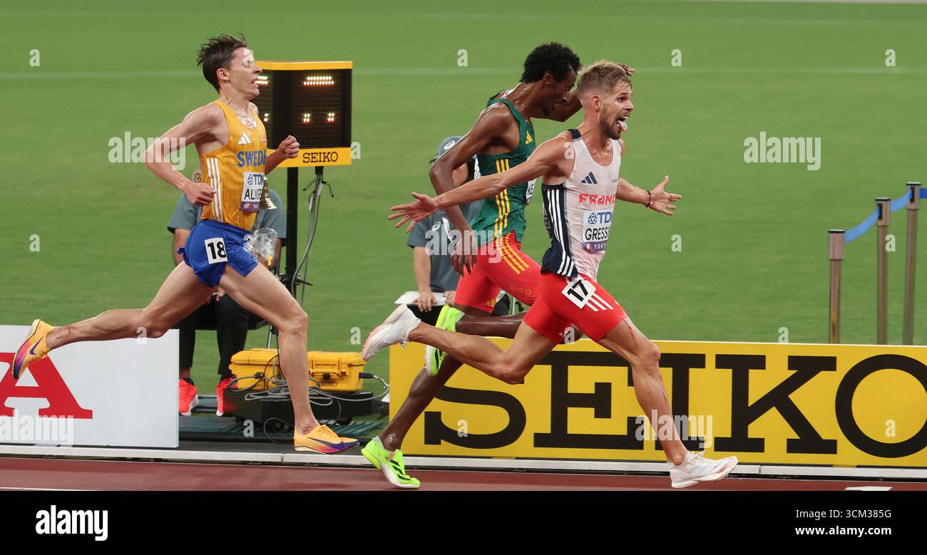 Athletes compete in the men's 10000 meters final at the World Athletics ...