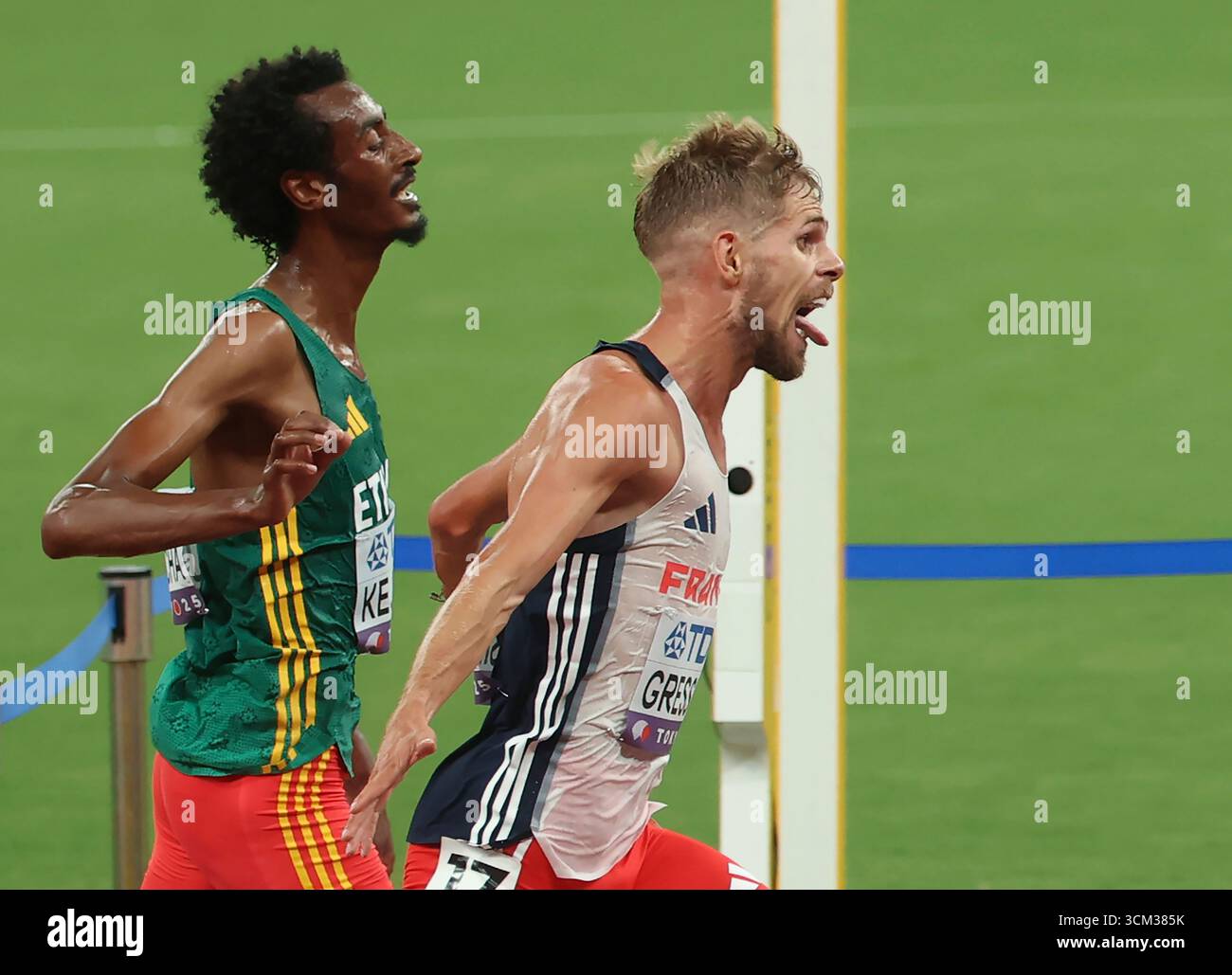 Athletes compete in the men's 10000 meters final at the World Athletics ...