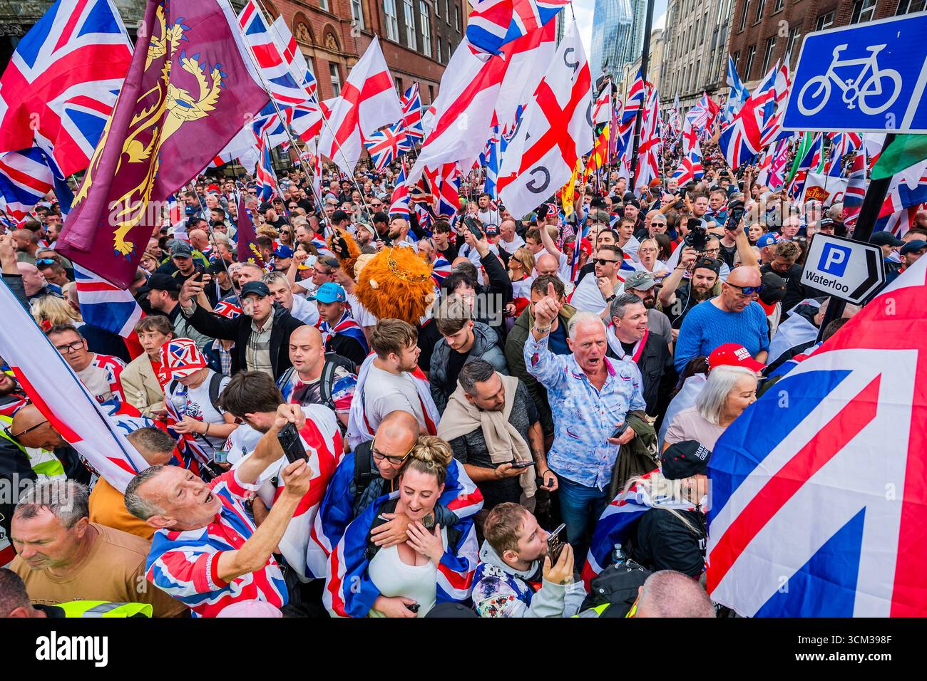 London, UK. 13 Sep 2025. The start at the Waterloo roundabout - A far ...