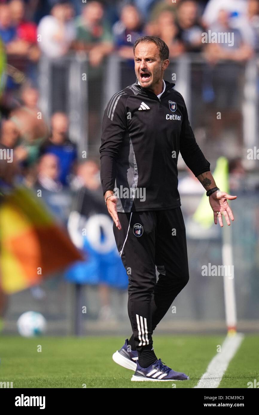 PisaÕs head coach Alberto Gilardino shouts instructions to his players ...