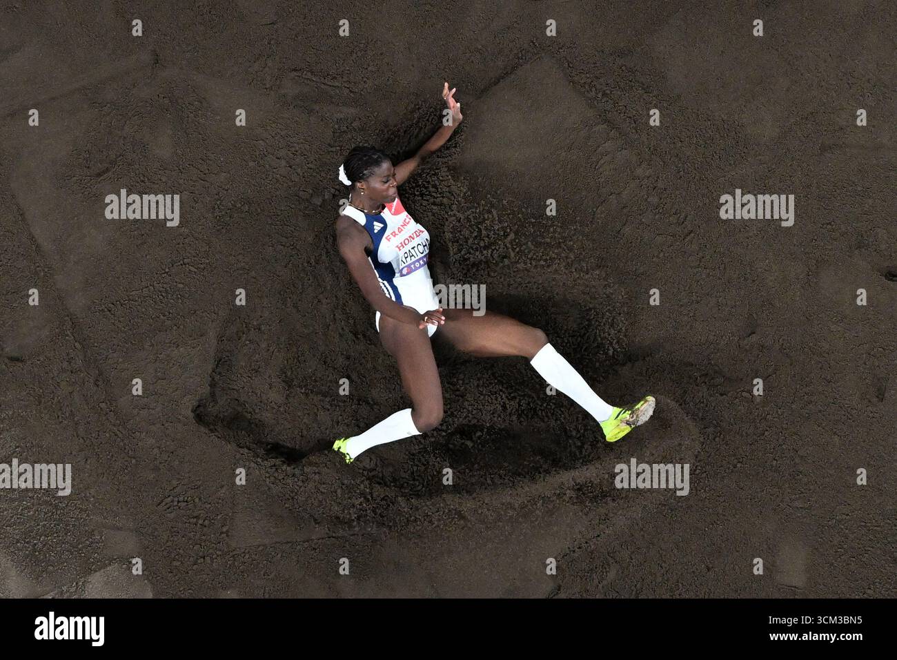 (250914) -- TOKYO, Sept. 14, 2025 (Xinhua) -- Hilary Kpatcha of France ...