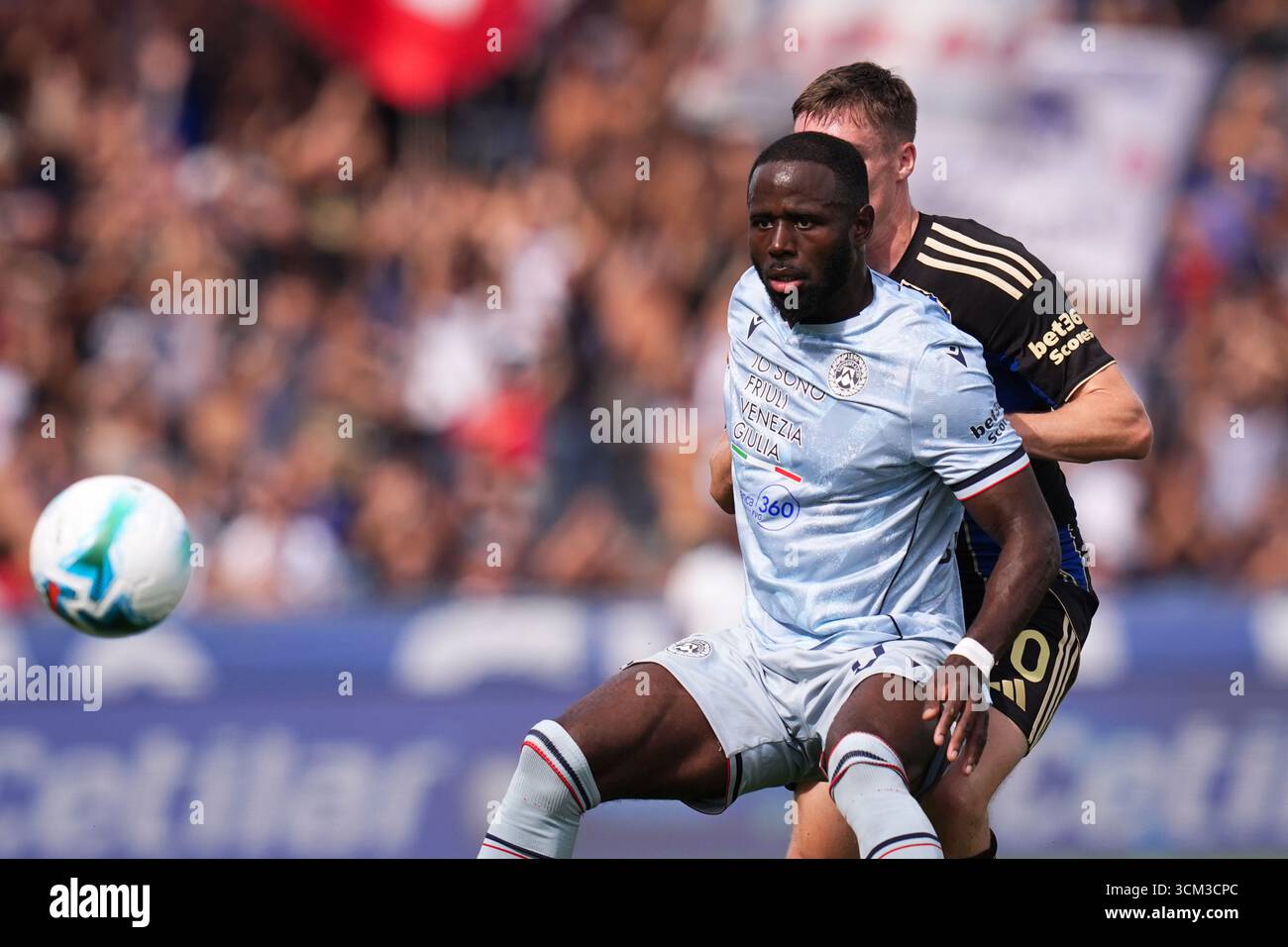 Udinese's Keinan Davis fights for the ball with PisaÕs Michel Aebischer ...