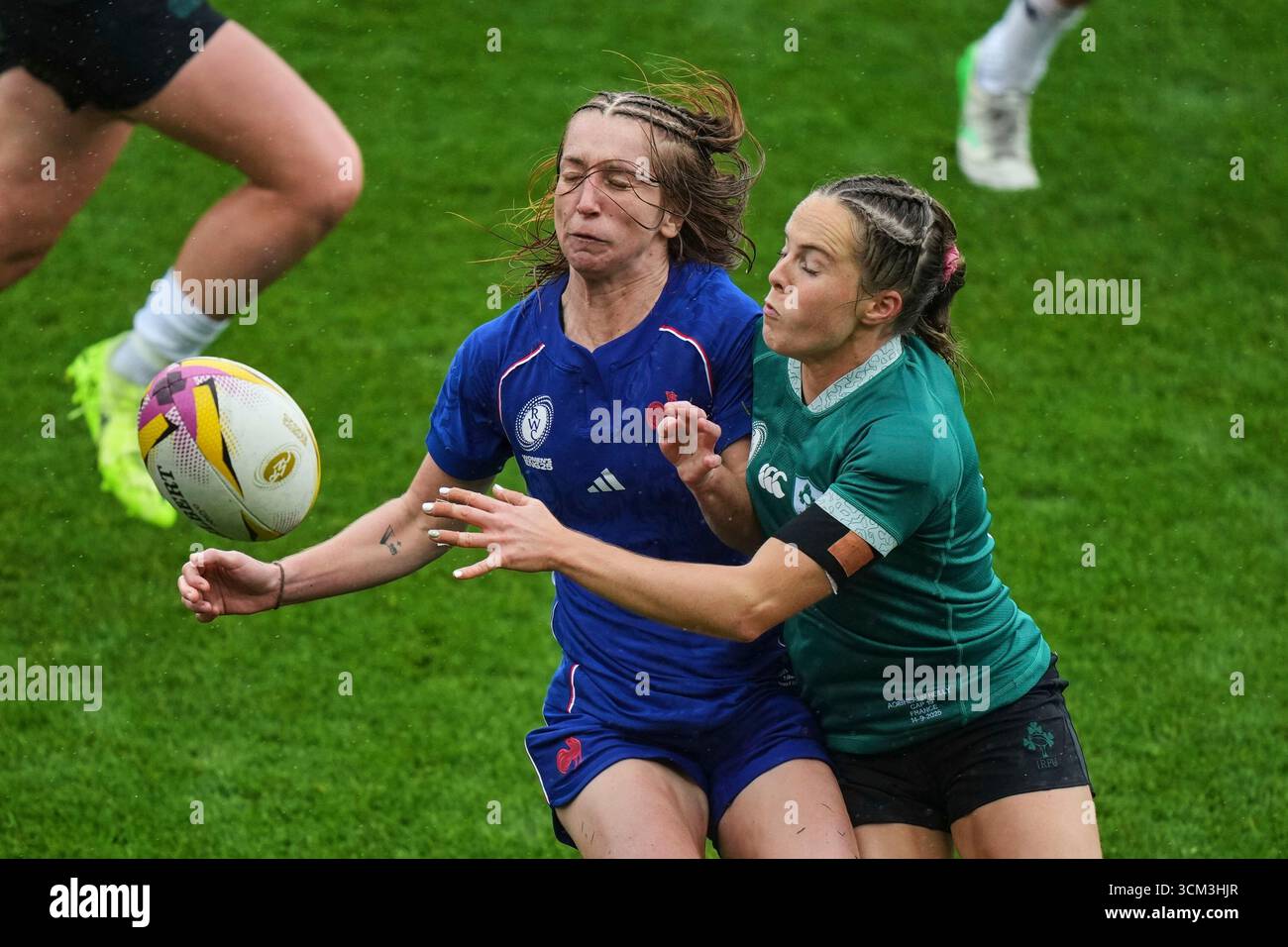 France's Pauline Bourdon Sansus, left, looses the ball as Ireland's ...