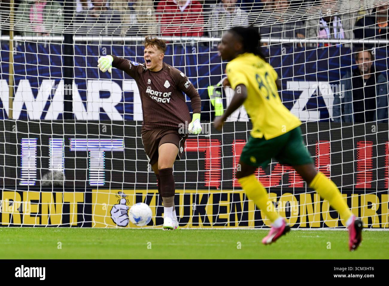 VELSEN - Telstar goalkeeper Ronald Koeman Jr. after Fortuna Sittard's ...