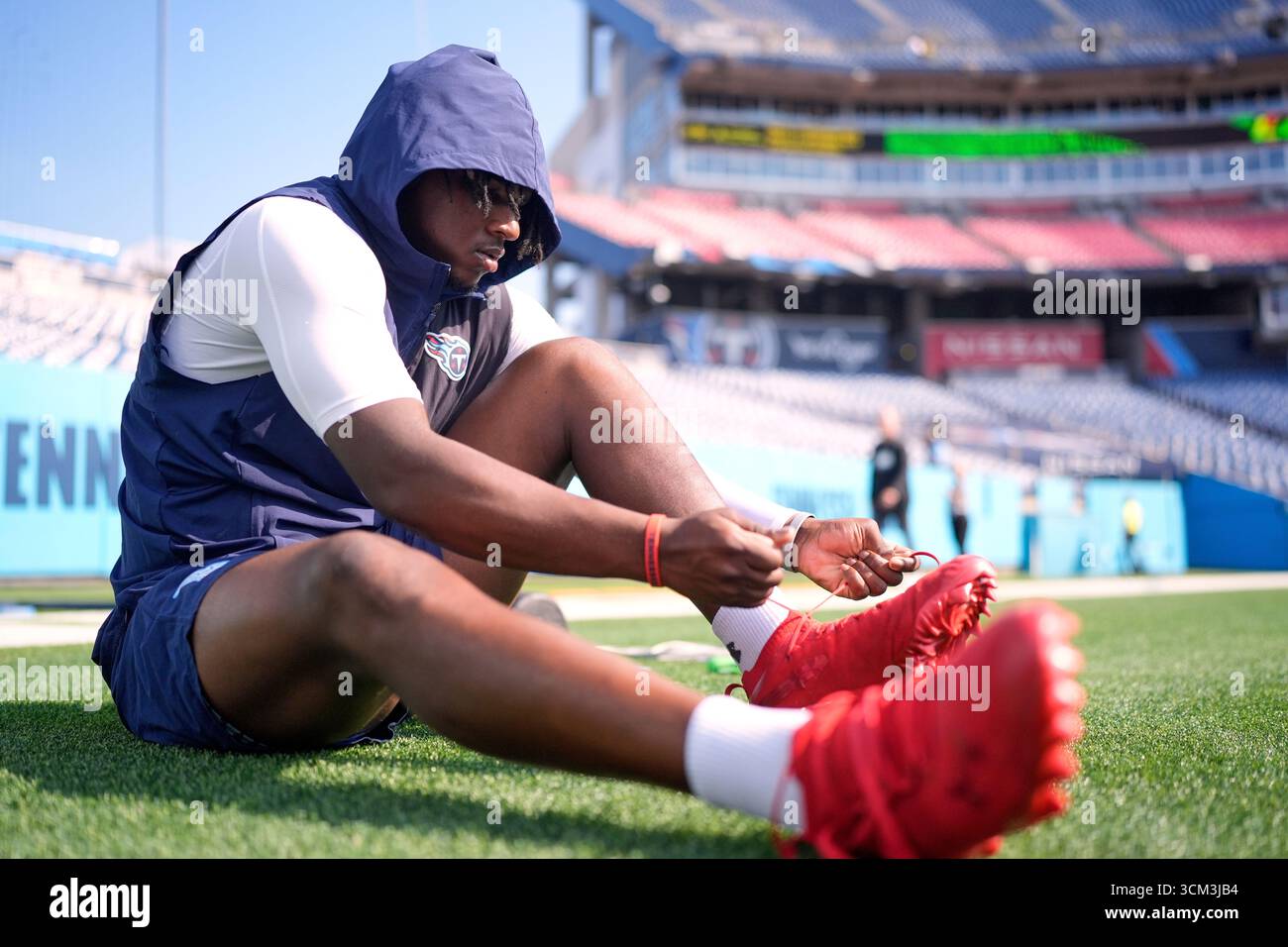 Tennessee Titans quarterback Cam Ward laces his cleats prior to an NFL ...