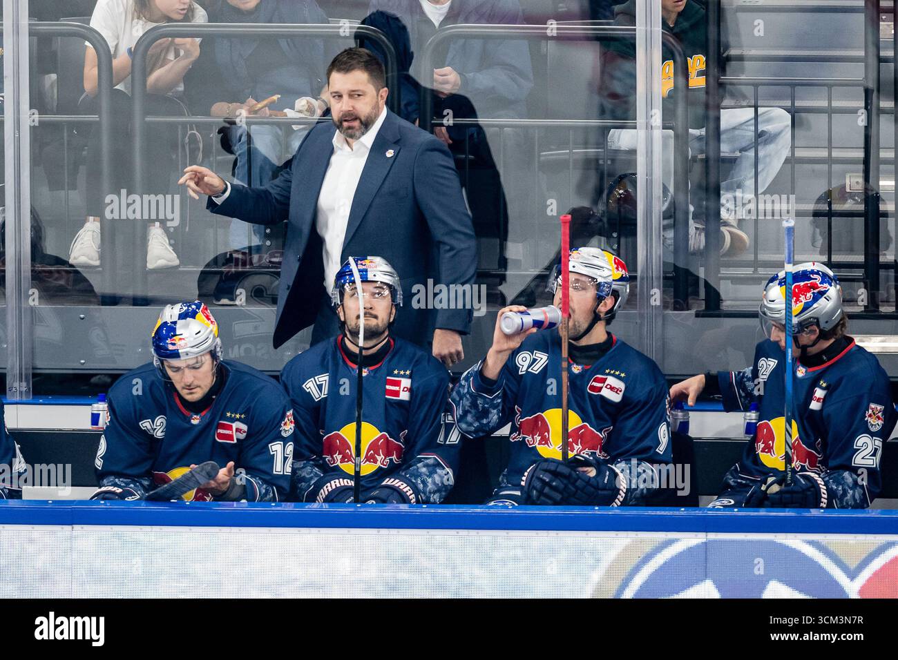 Oliver David (Chef-Trainer, EHC Red Bull Muenchen) auf der Muenchner ...