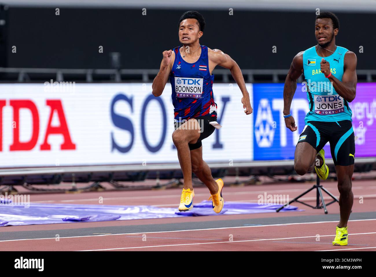 TOKYO, JAPAN - SEPTEMBER 14: Puripol Boonson of Thailand, Terrence ...