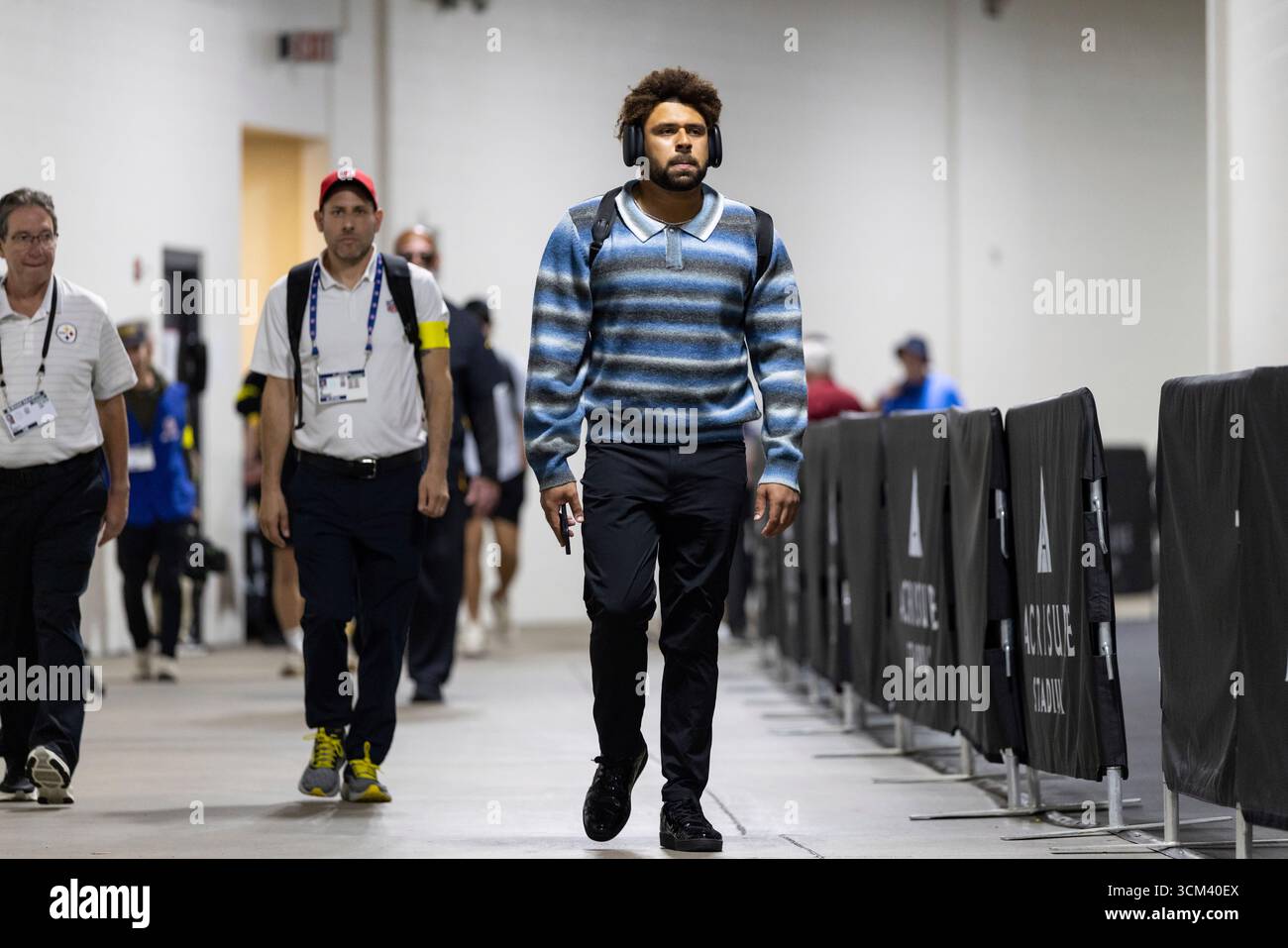 Pittsburgh Steelers tight end Connor Heyward (83) arrives before an NFL ...