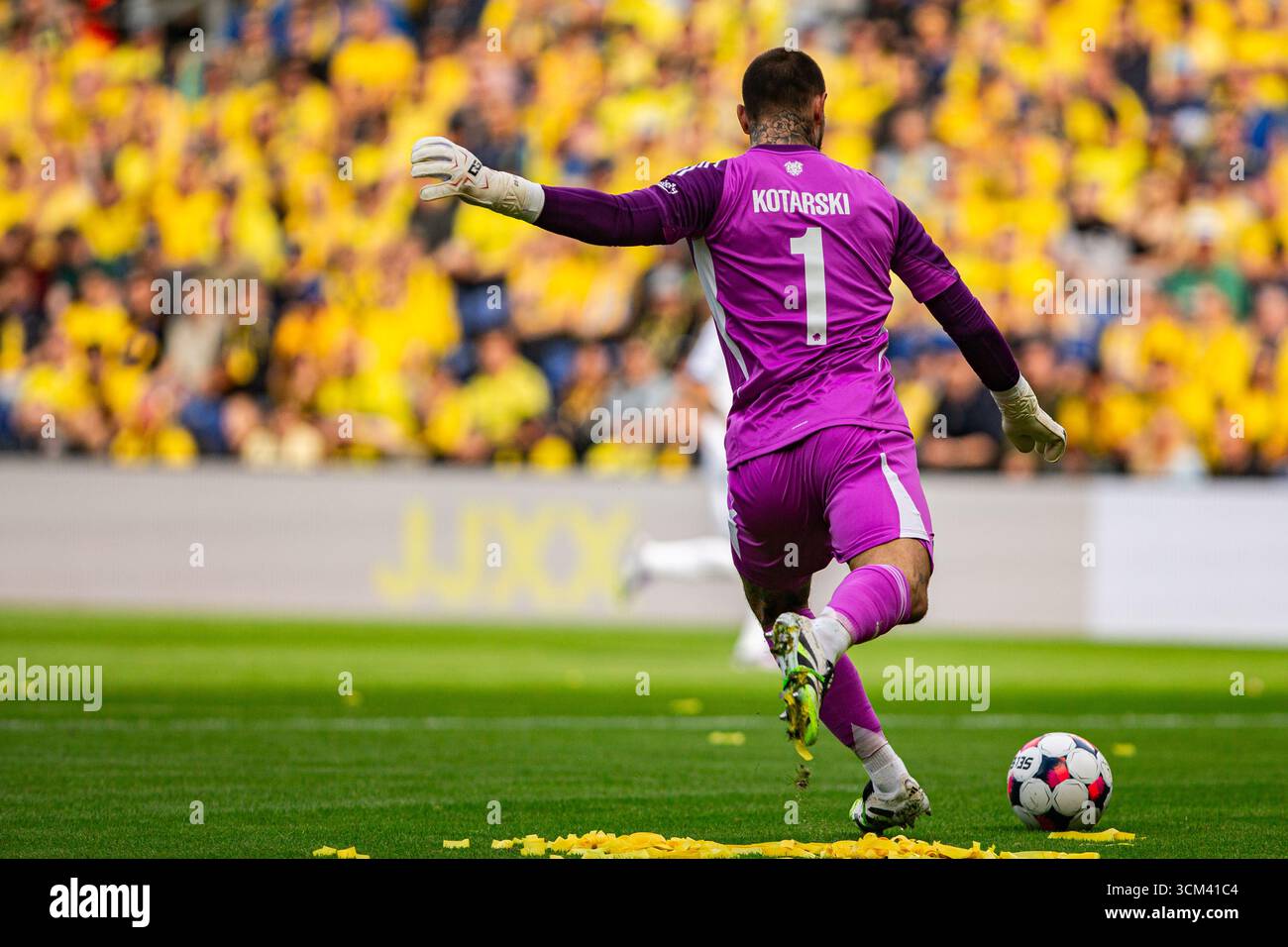 Broendby, Denmark. 13th, September 2025. Goalkeeper Dominik Kotarski (1 ...