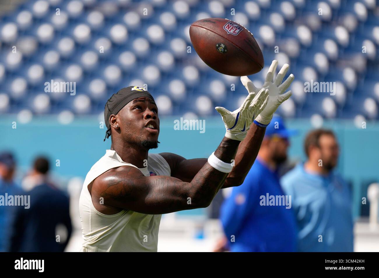 Los Angeles Rams wide receiver Konata Mumpfield warms up prior to an ...