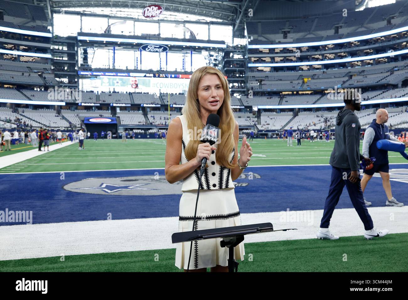 NFL Network reporter Jane Slater does a report before a NFL football ...
