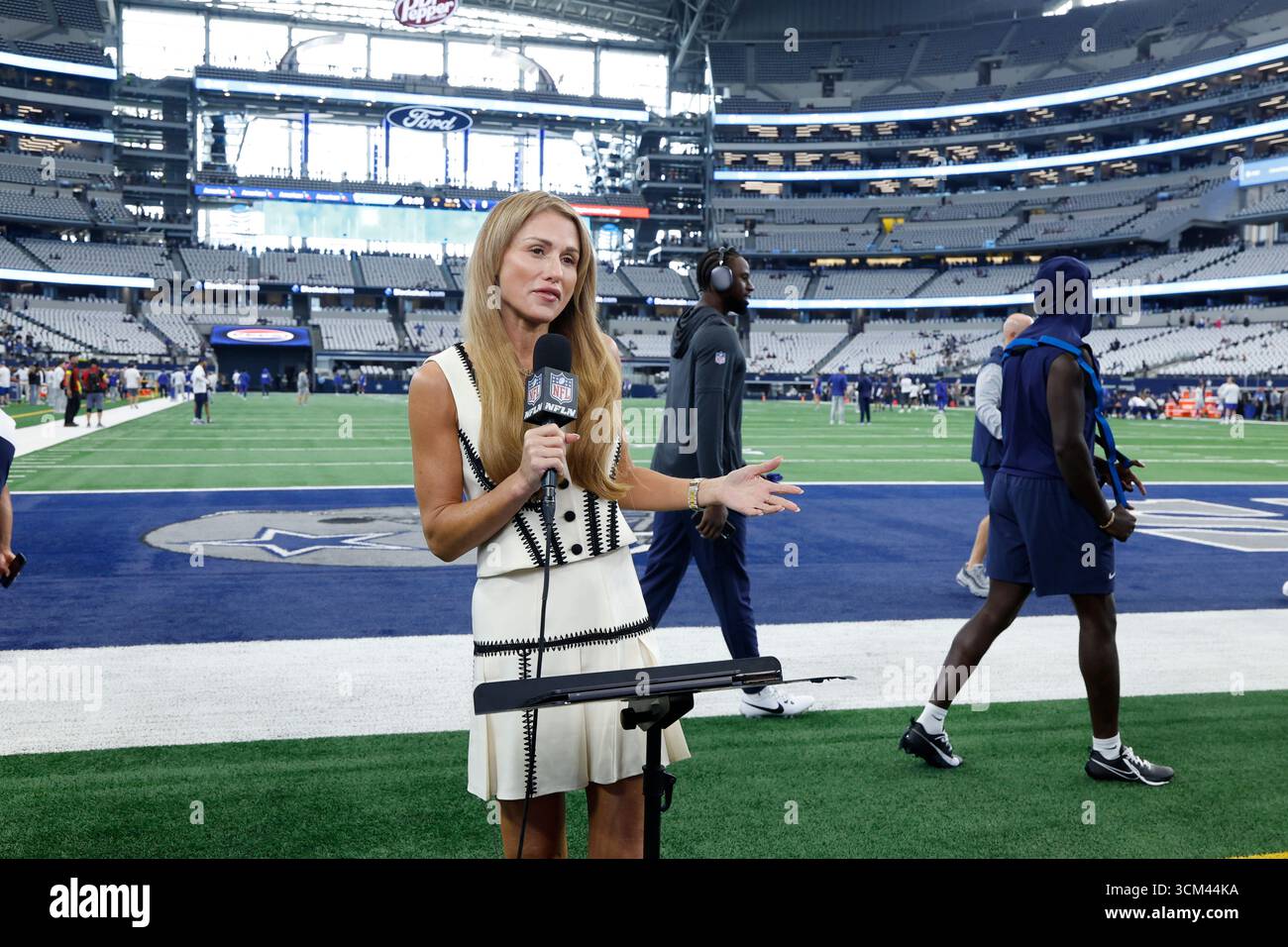 NFL Network reporter Jane Slater does a report before a NFL football ...