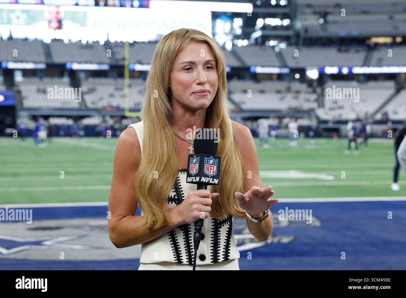 NFL Network reporter Jane Slater does a report before a NFL football ...