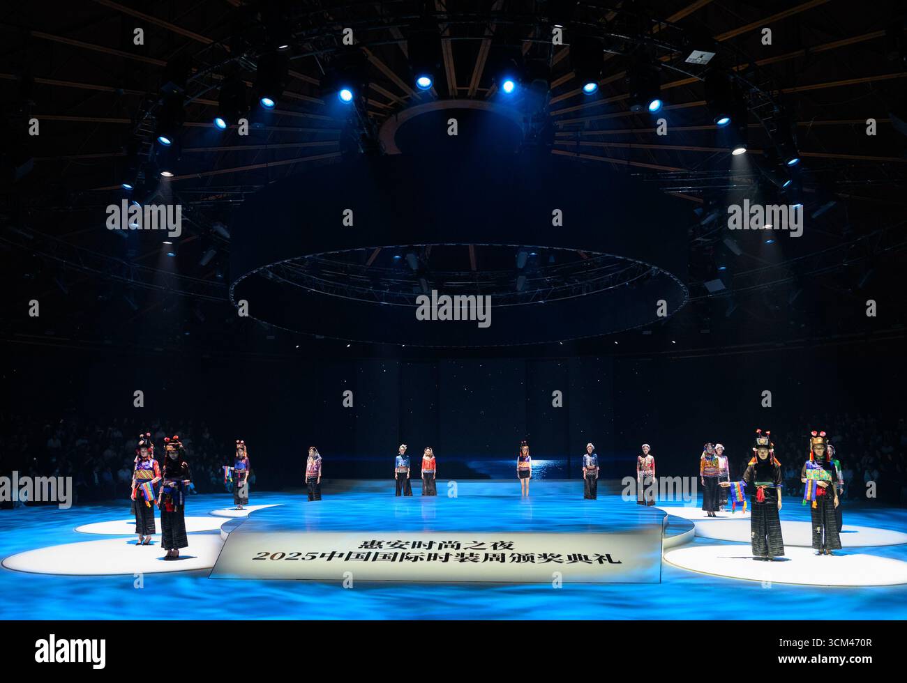(250914) -- BEIJING, Sept. 14, 2025 (Xinhua) -- Models present ...