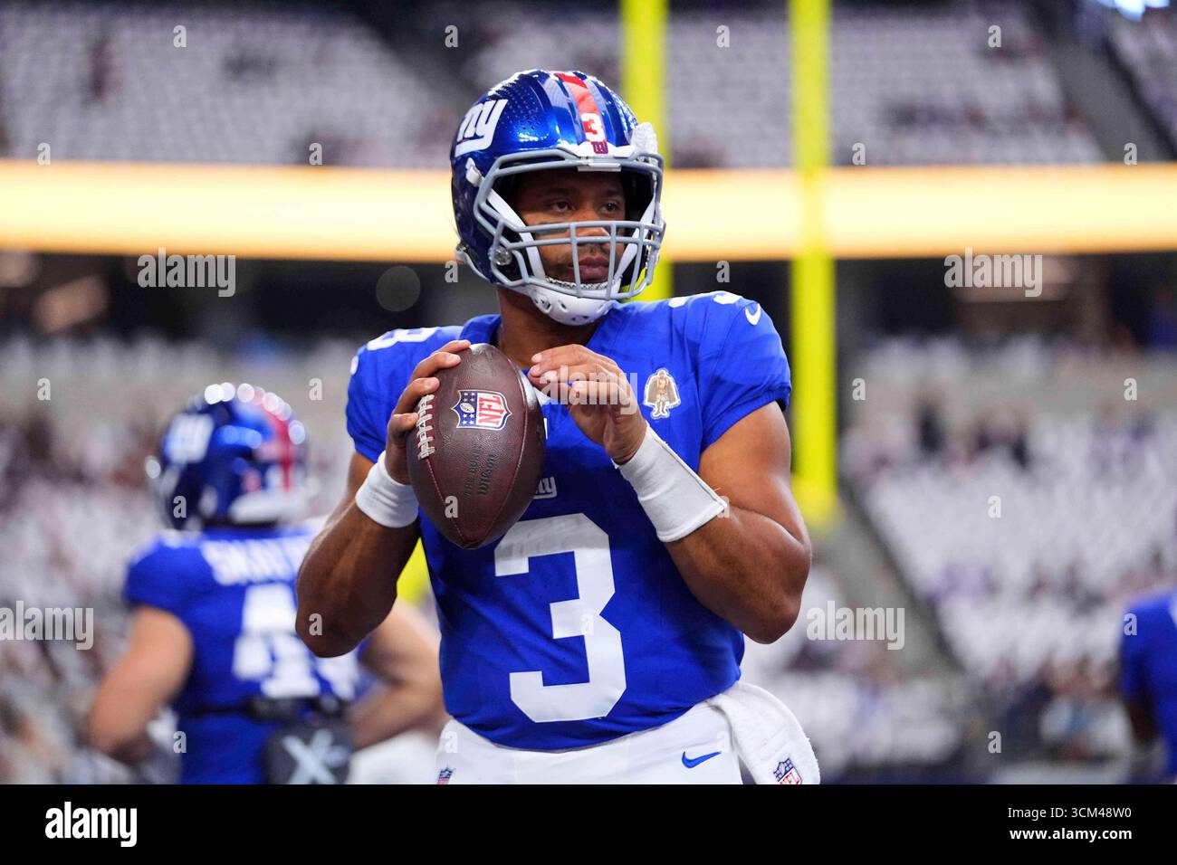 New York Giants quarterback Russell Wilson warms up before an NFL ...