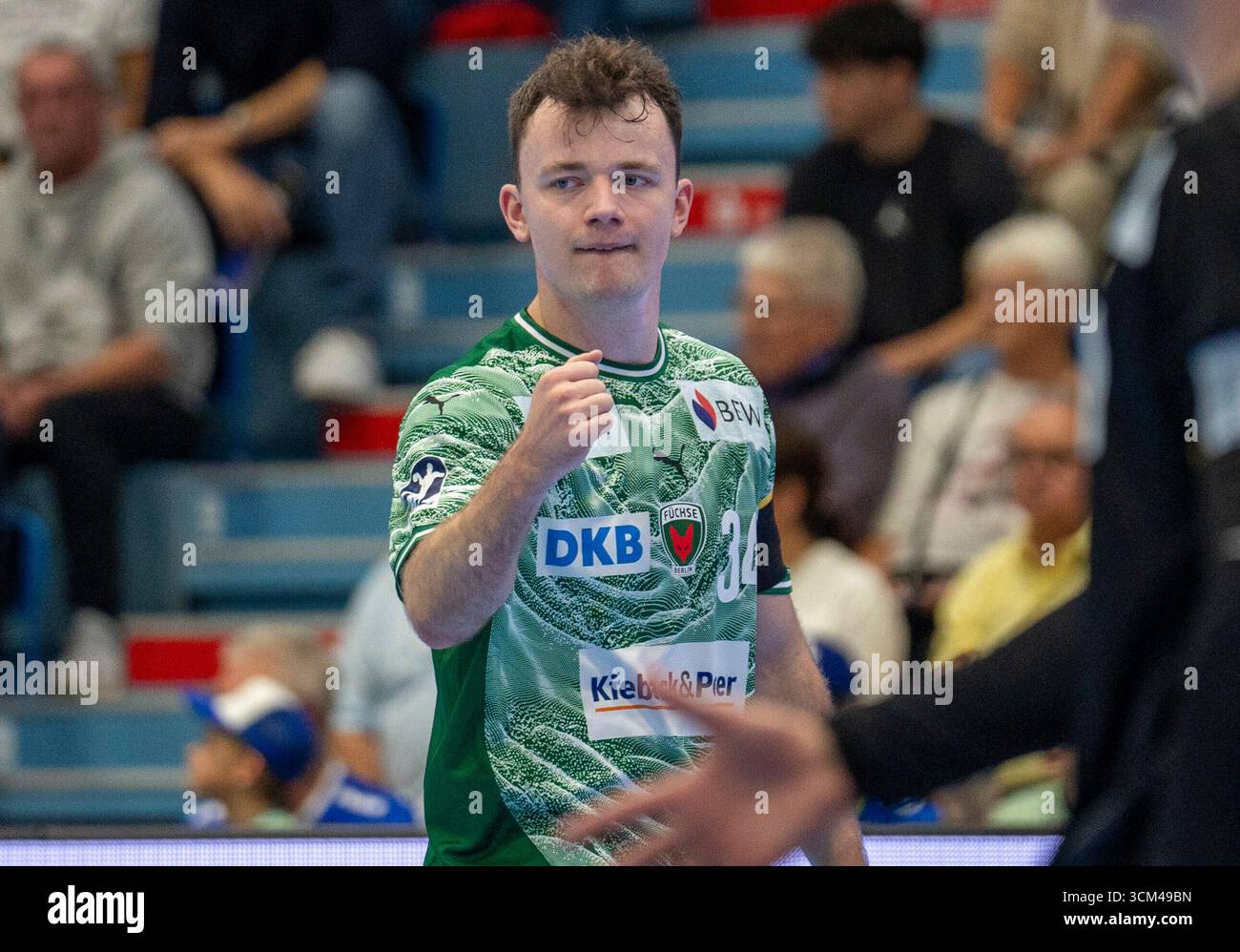 Hakun West av Teigum (Fuechse Berlin, #34), Handball Daikin HBL ...