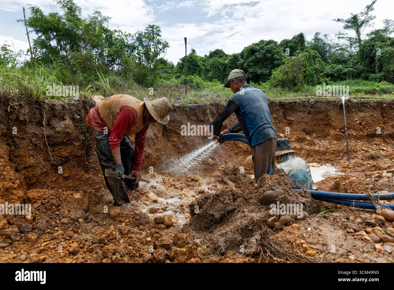 Artisanal gold and diamond mining in Kalimantan, Borneo, Indonesia ...