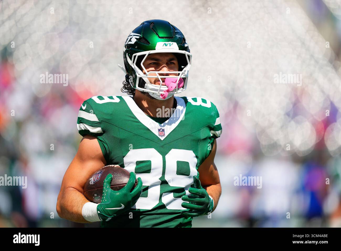 New York Jets tight end Jeremy Ruckert (89) warms up before playing ...
