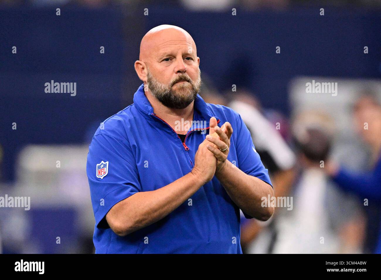 New York Giants head coach Brian Daboll watches his team warm up before ...