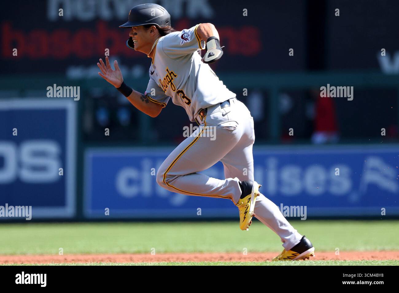 Pittsburgh Pirates' Ji Hwan Bae attempts to steal second during the ...