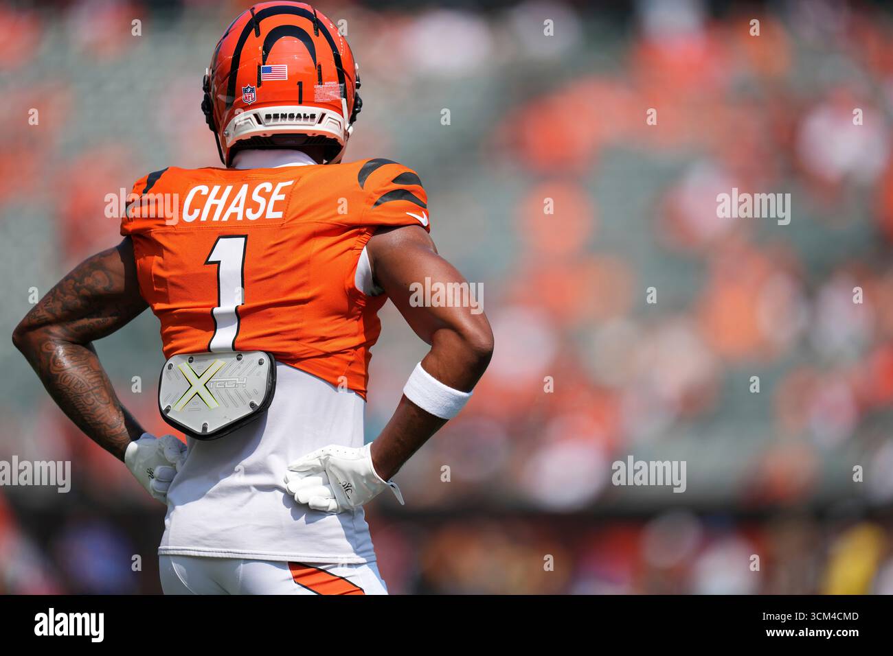 Cincinnati Bengals wide receiver Ja'Marr Chase (1) warms up before an ...
