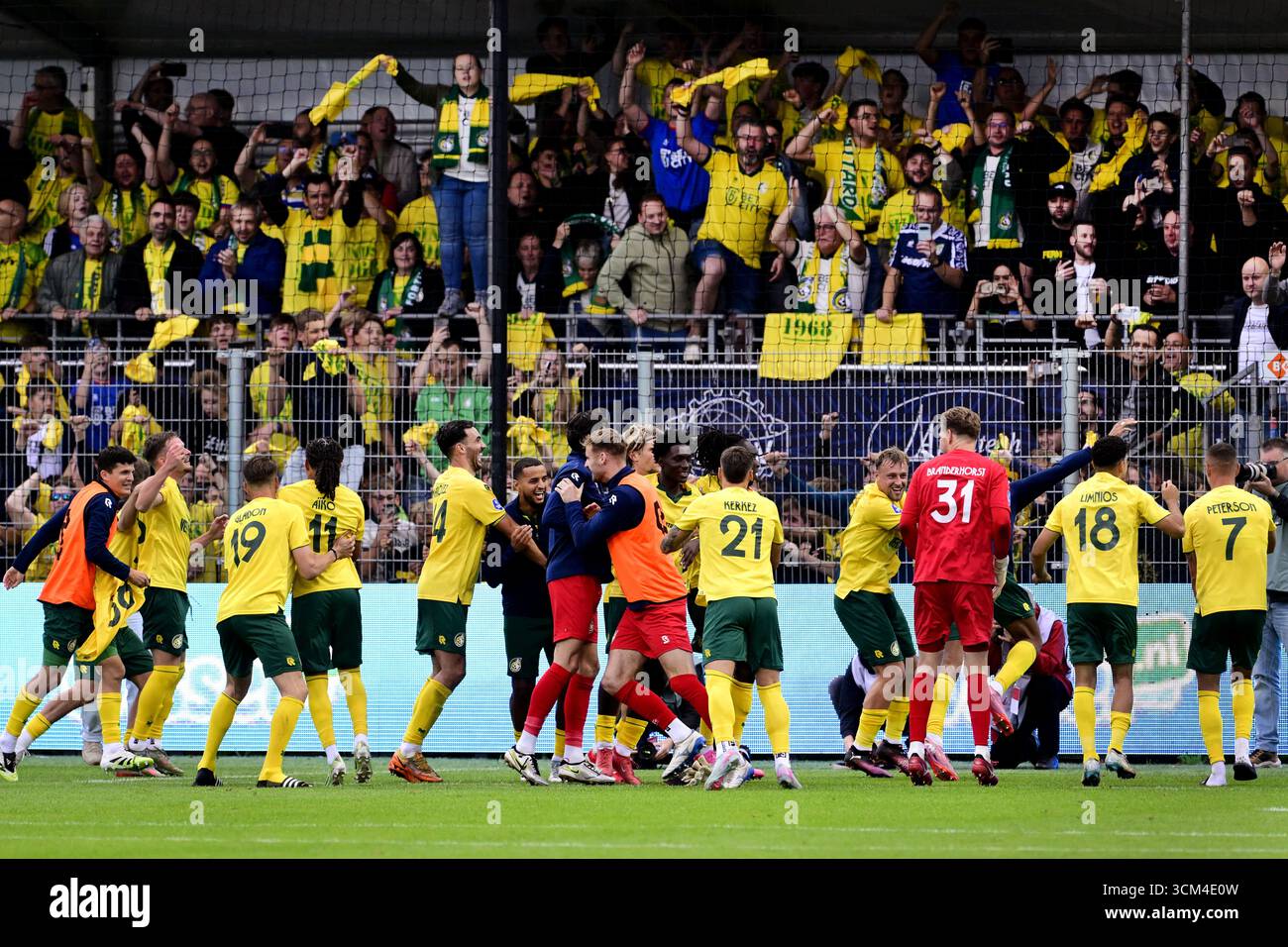 VELSEN - Fortuna Sittard players and supporters celebrate the 1-3 ...