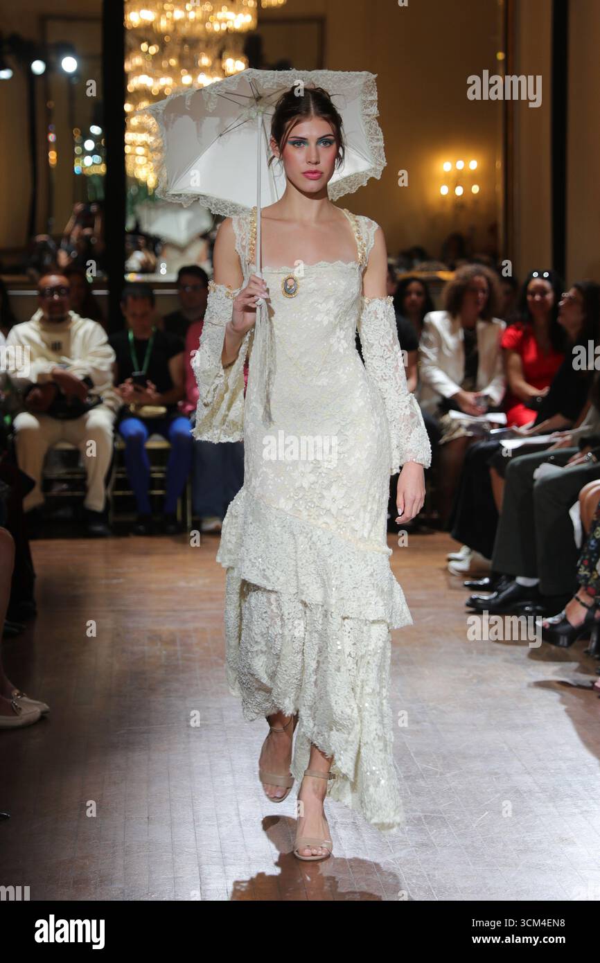 NEW YORK, NEW YORK – SEPTEMBER 13: Models walk the runway during the ...