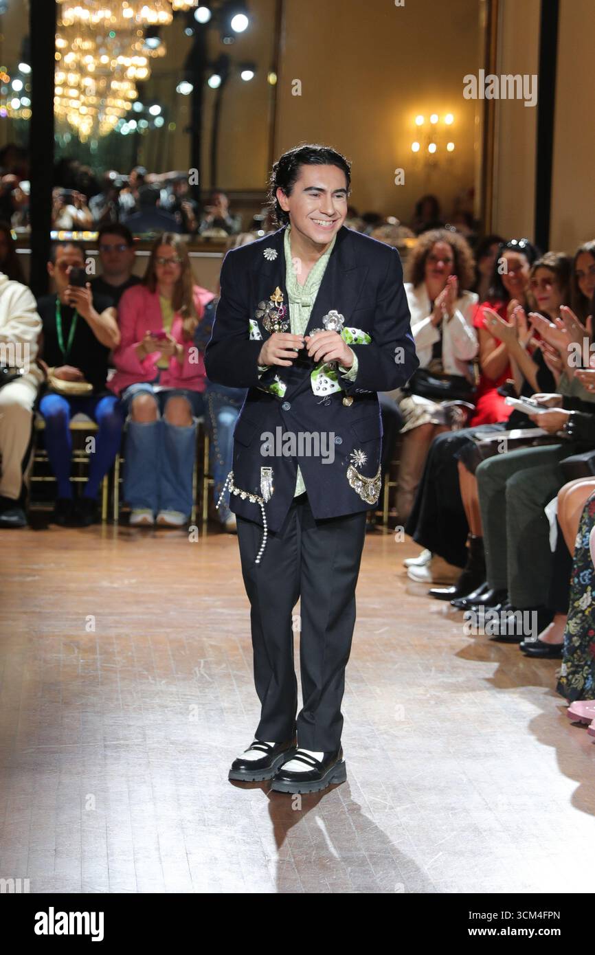 NEW YORK, NEW YORK – SEPTEMBER 13: Models walk the runway during the ...