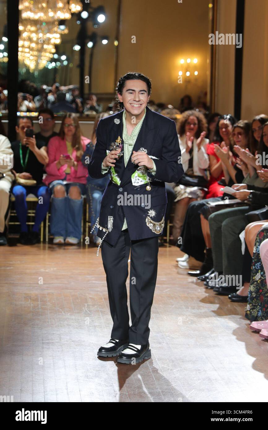 NEW YORK, NEW YORK – SEPTEMBER 13: Models walk the runway during the ...