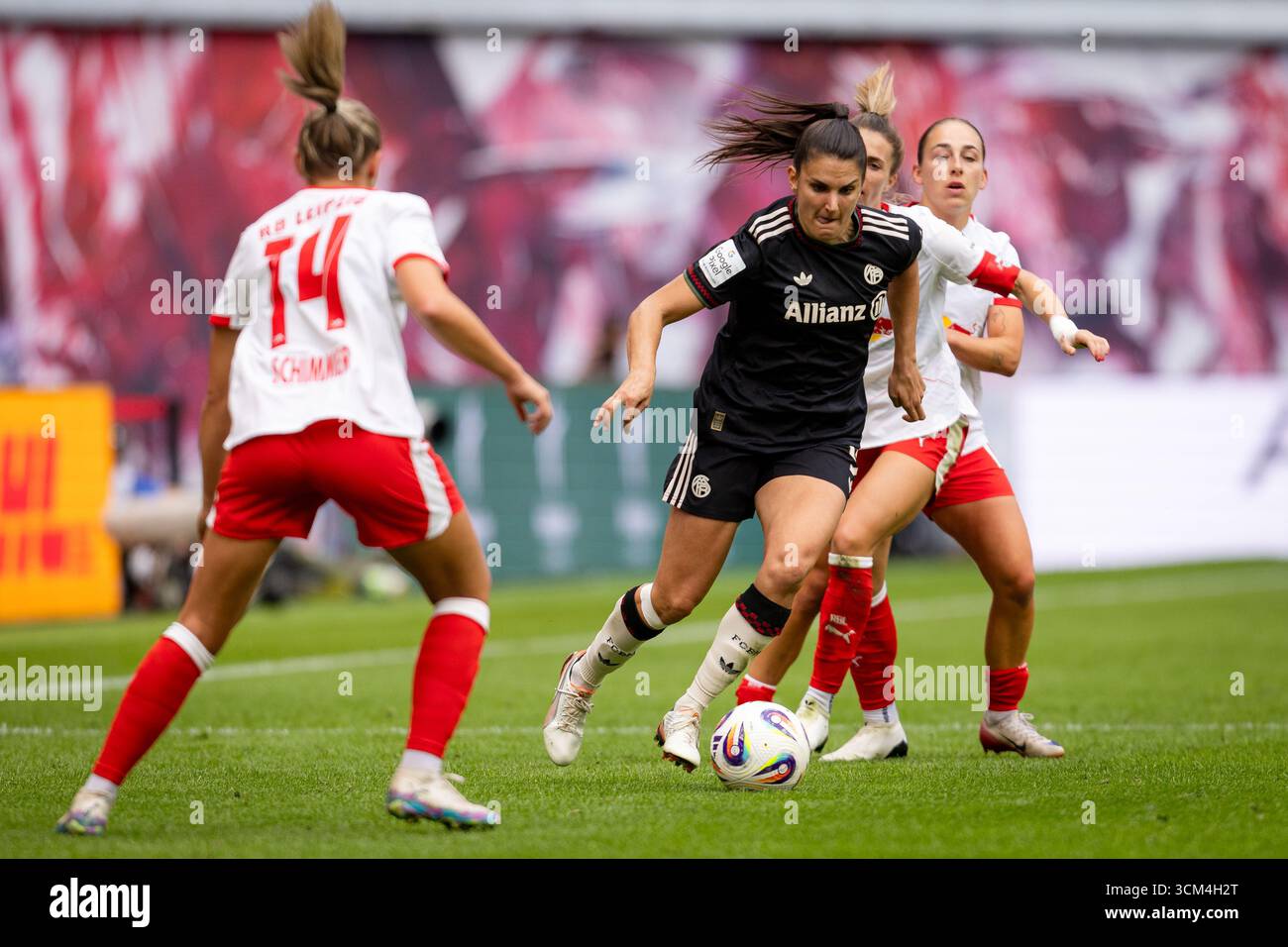 Leipzig, Germany. 14th Sep, 2025. Jovana Damnjanovic (9) of Bayern ...