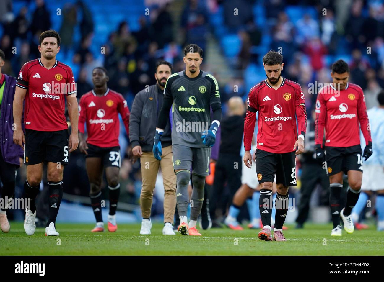 Manchester United playrs walk off the pitch after the Premier League ...