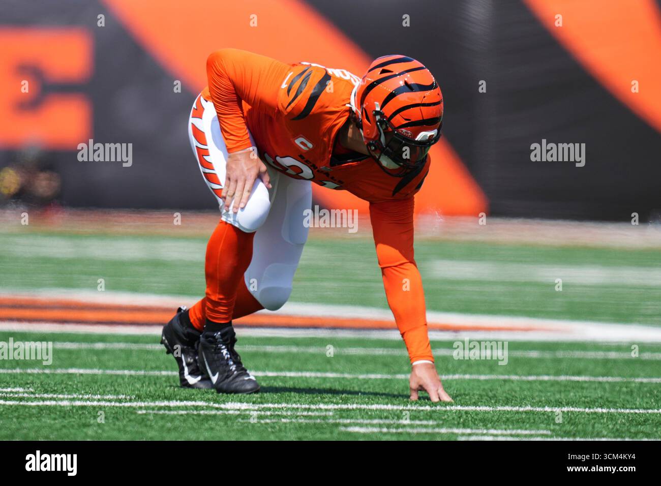 Cincinnati Bengals defensive end Trey Hendrickson (91) lines up during ...