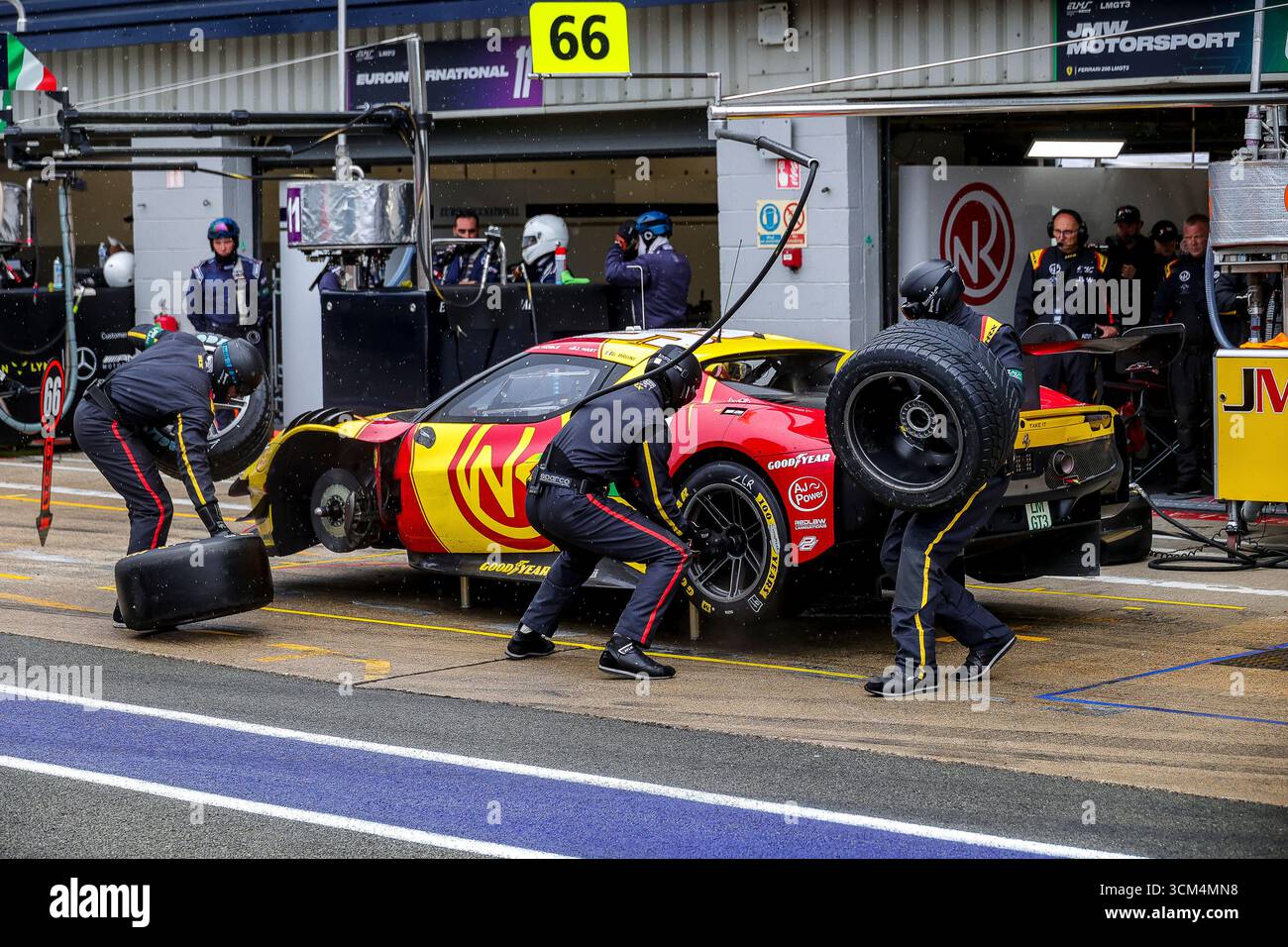 arret aux stands, pit stop 66 BRUNI Gianmaria (ita), HART Jason (usa ...