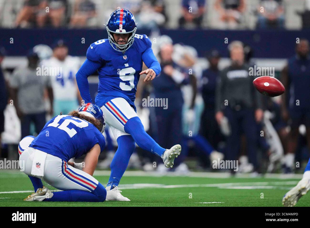 New York Giants place kicker Graham Gano (9) kicks a field goal as ...