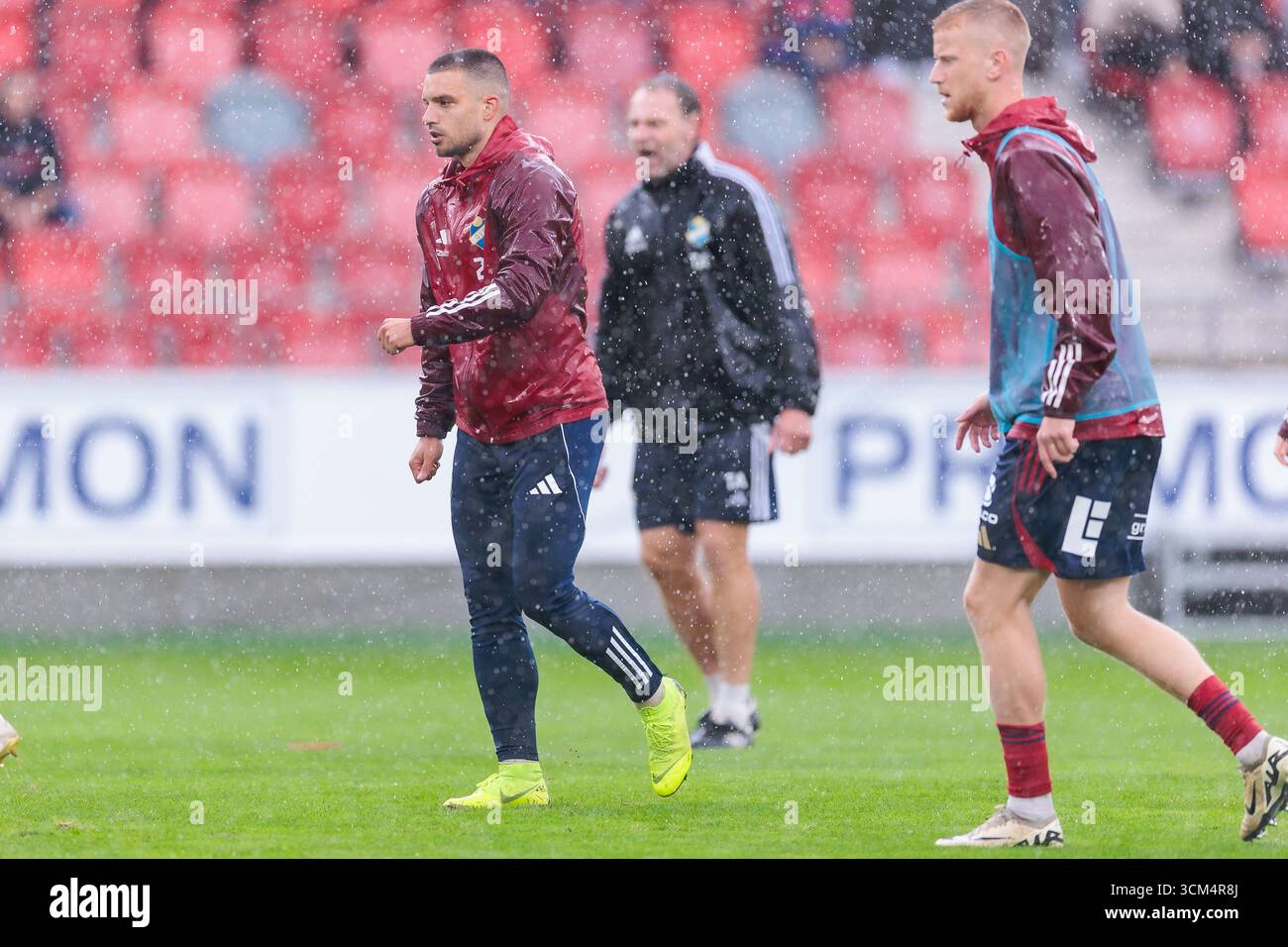 250914 Östers Vladimir Rodic under värmningen inför fotbollsmatchen i ...