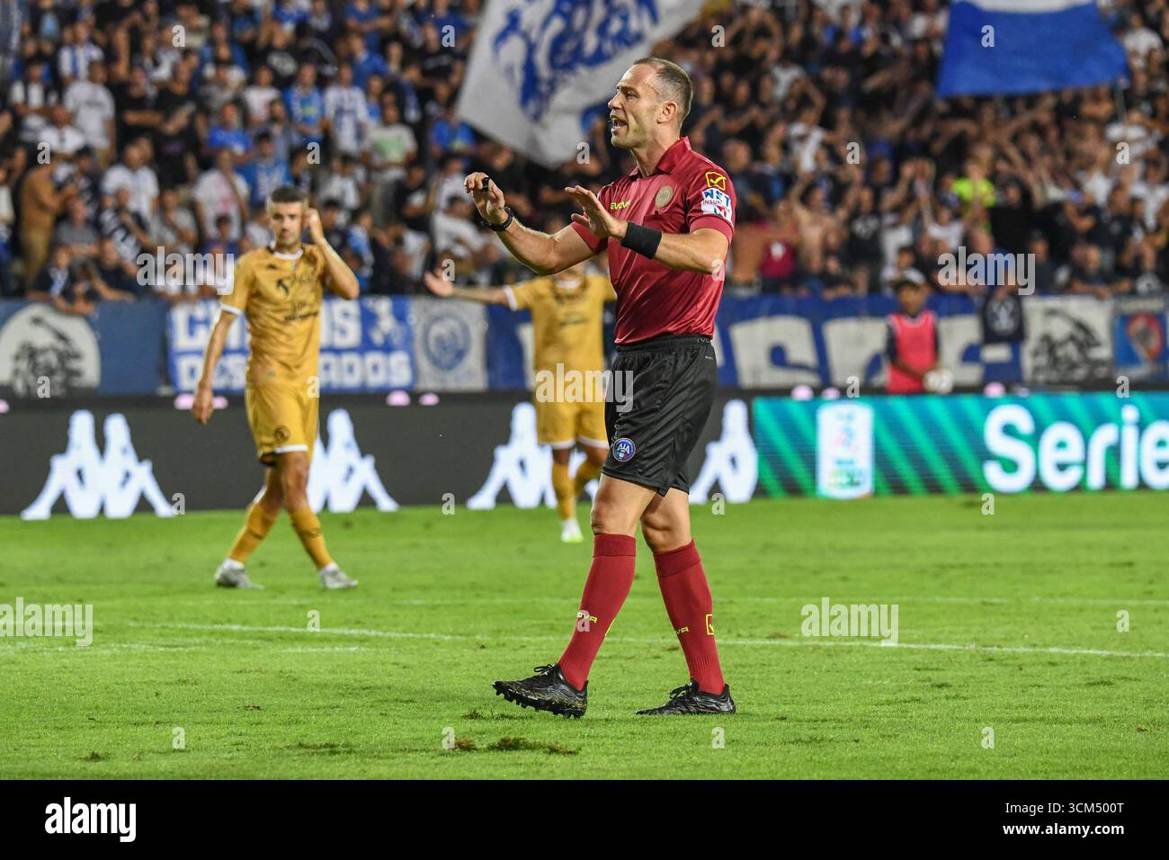 Referee Ermanno Feliciani during Empoli FC vs Spezia Calcio, Italian ...