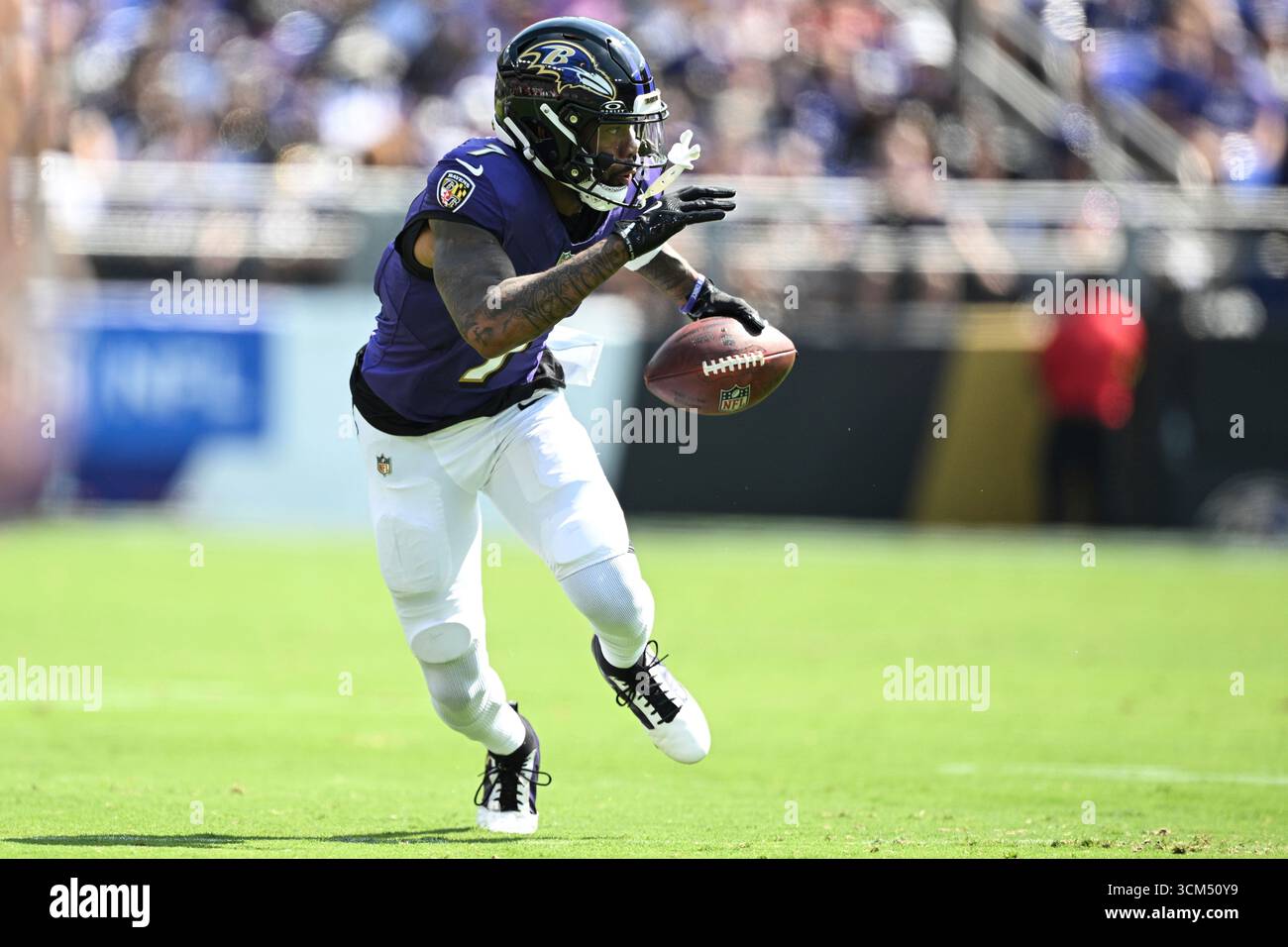 Baltimore Ravens wide receiver Rashod Bateman (7) runs with the ball ...