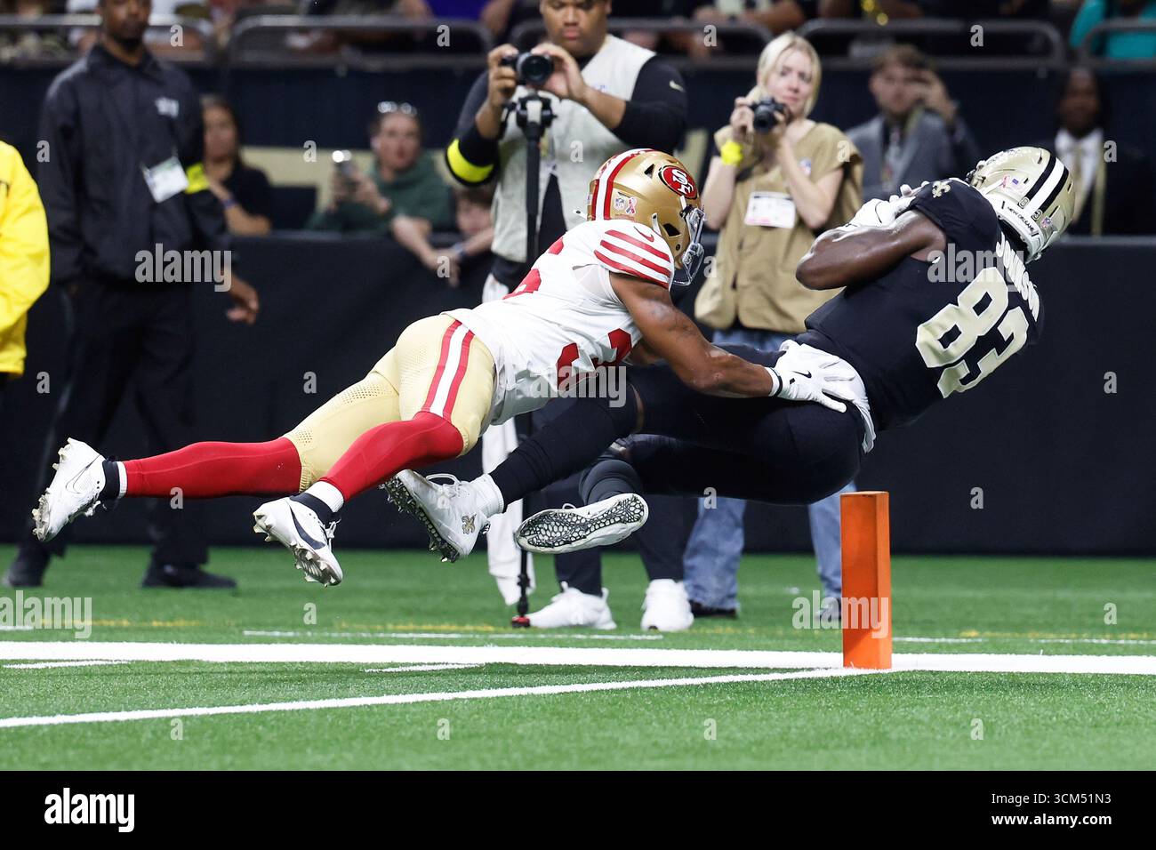 New Orleans Saints tight end Juwan Johnson (83) catches a touchdown pass against San Francisco ...