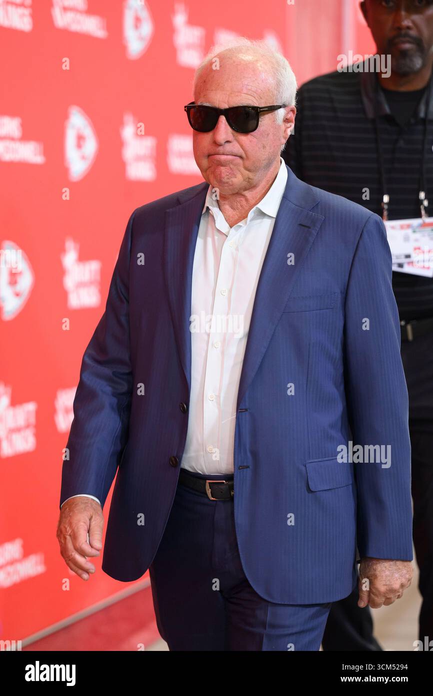 Philadelphia Eagles owner Jeffrey Lurie arrives at the stadium before ...