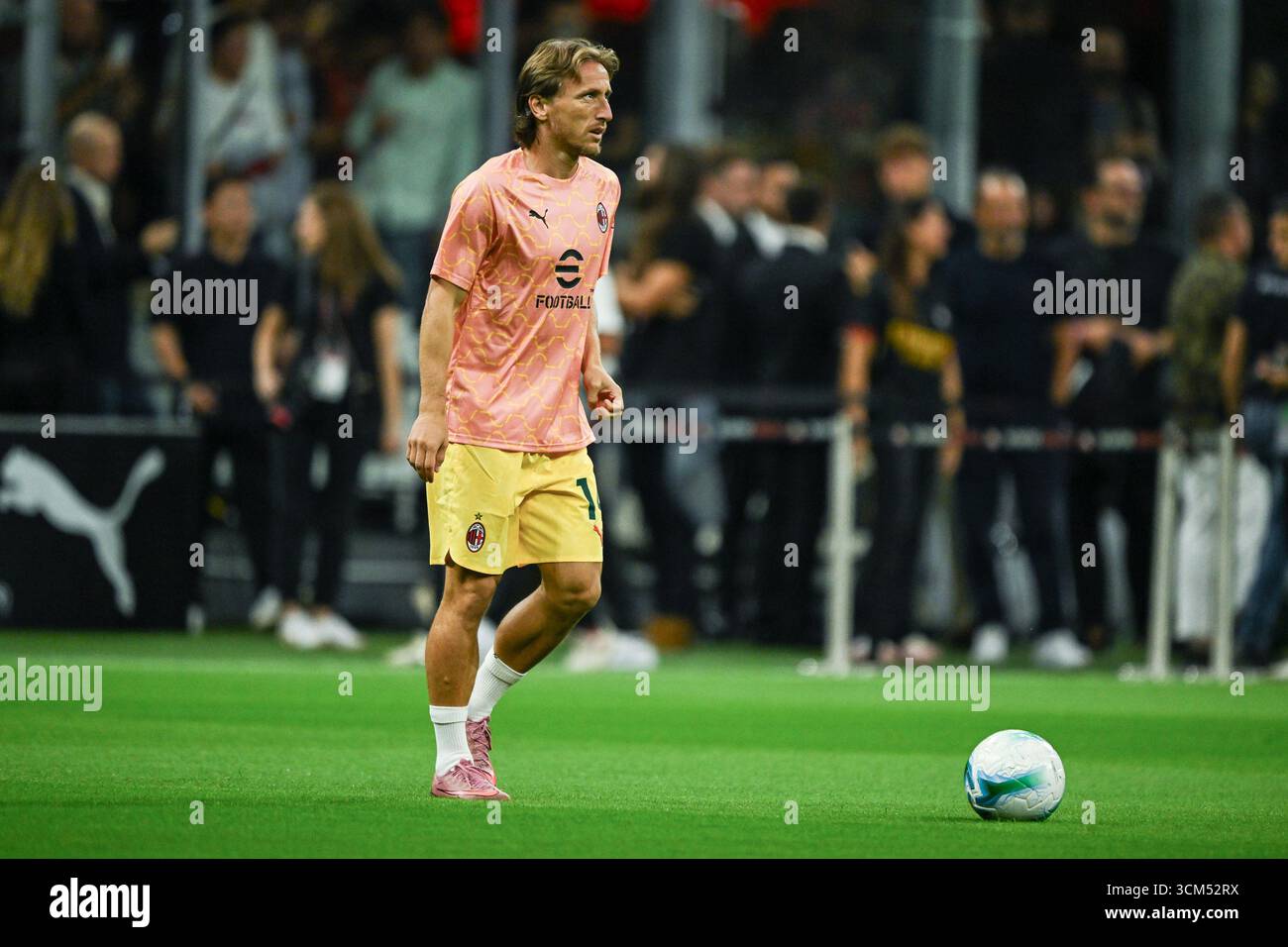 Luka Modric of AC Milan warms up prior to the Italian Serie A football ...