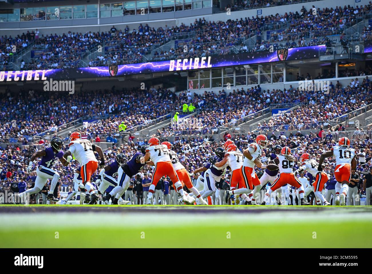 Cleveland Browns quarterback Joe Flacco (15) hands off during the first ...