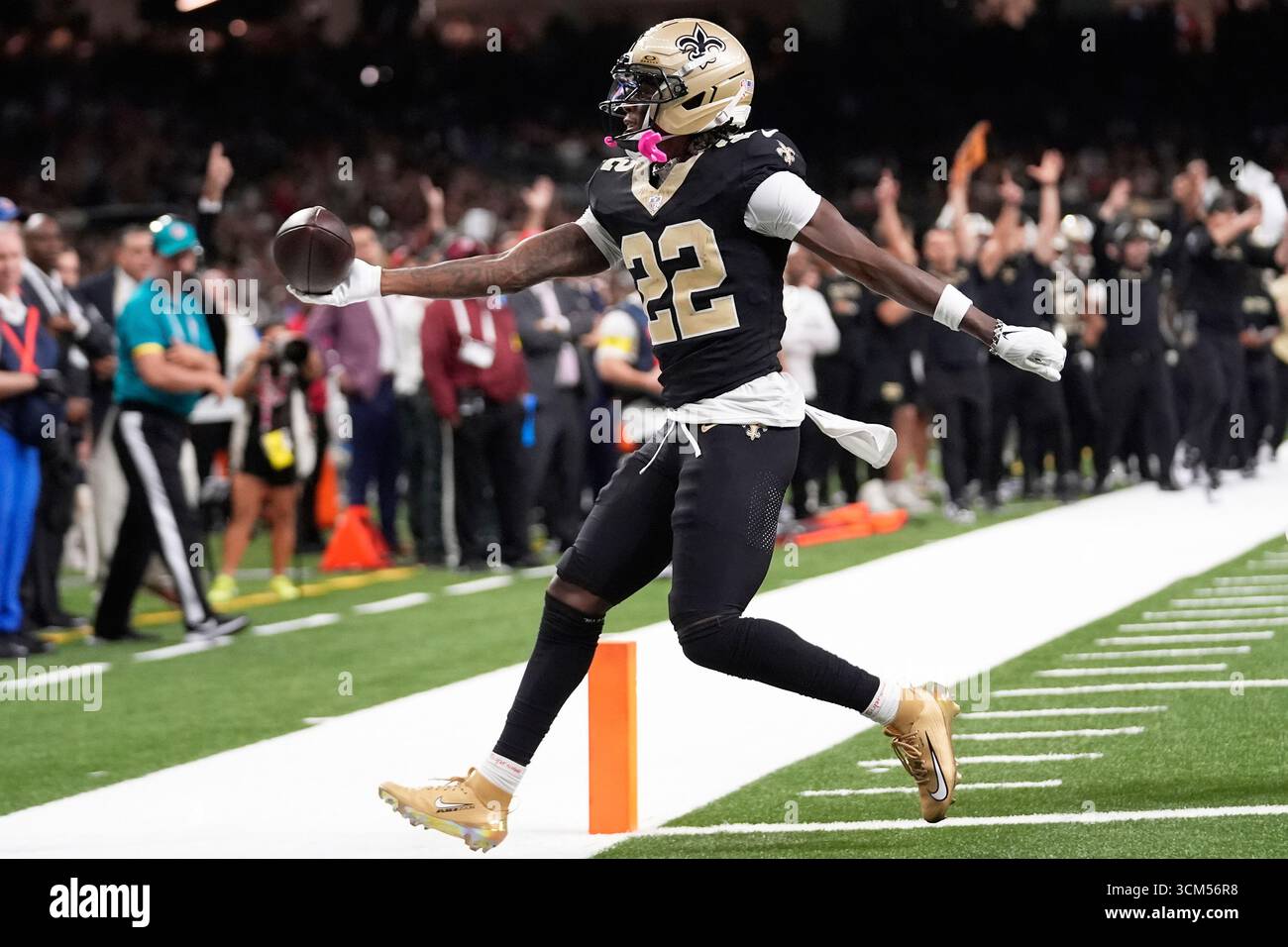 New Orleans Saints wide receiver Rashid Shaheed (22) scores against the ...