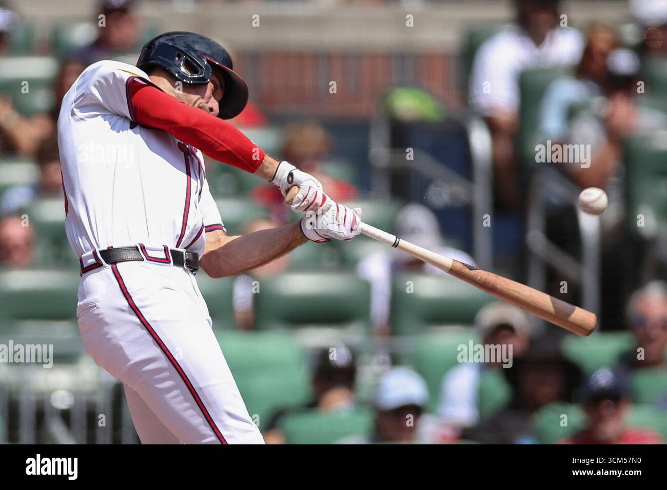 Atlanta Braves' Matt Olson hits a solo home run in the first inning of ...