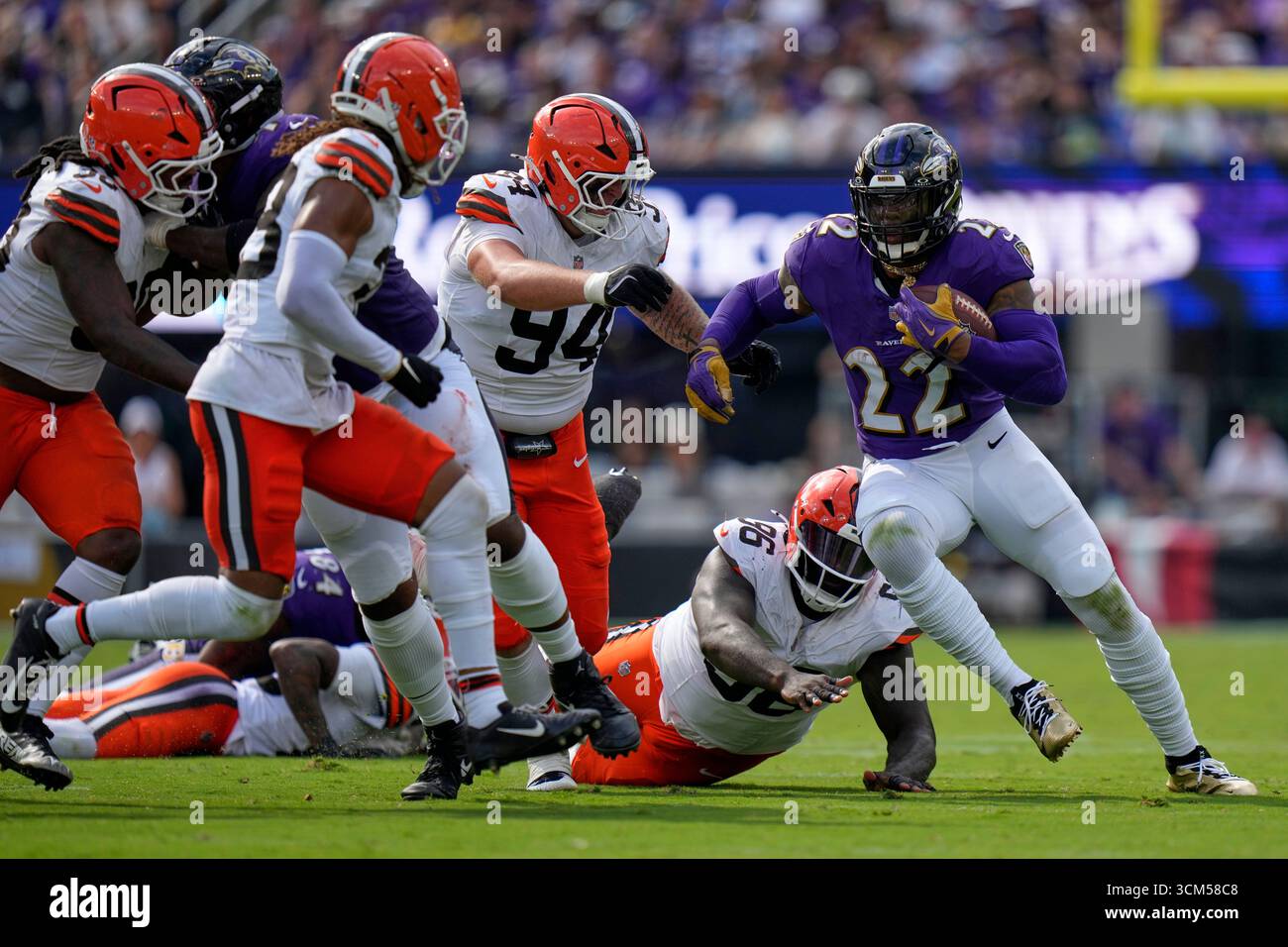 Baltimore Ravens running back Derrick Henry runs against the Cleveland ...