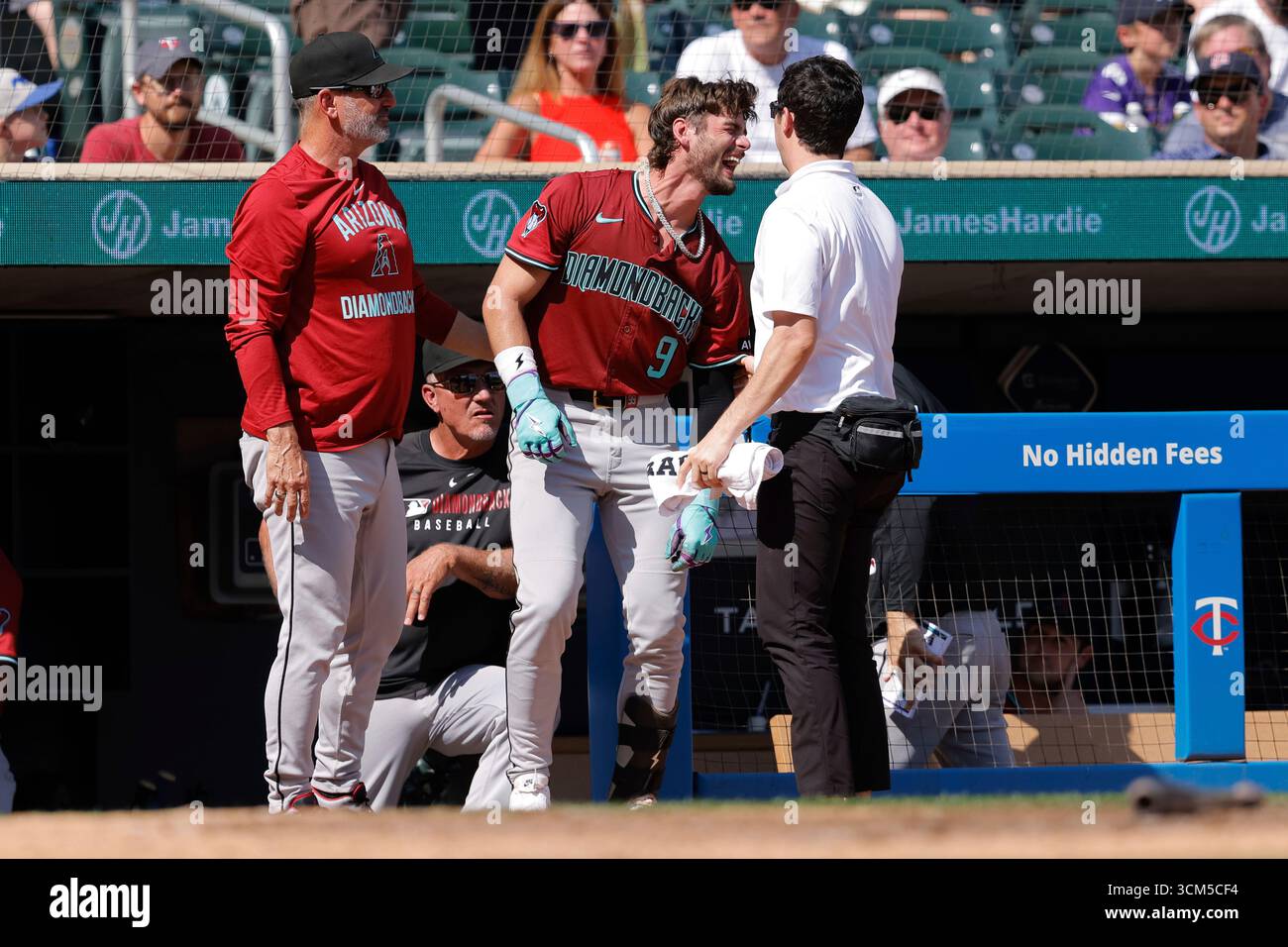 Arizona Diamondbacks' Blaze Alexander (9) talks with manager Torey ...