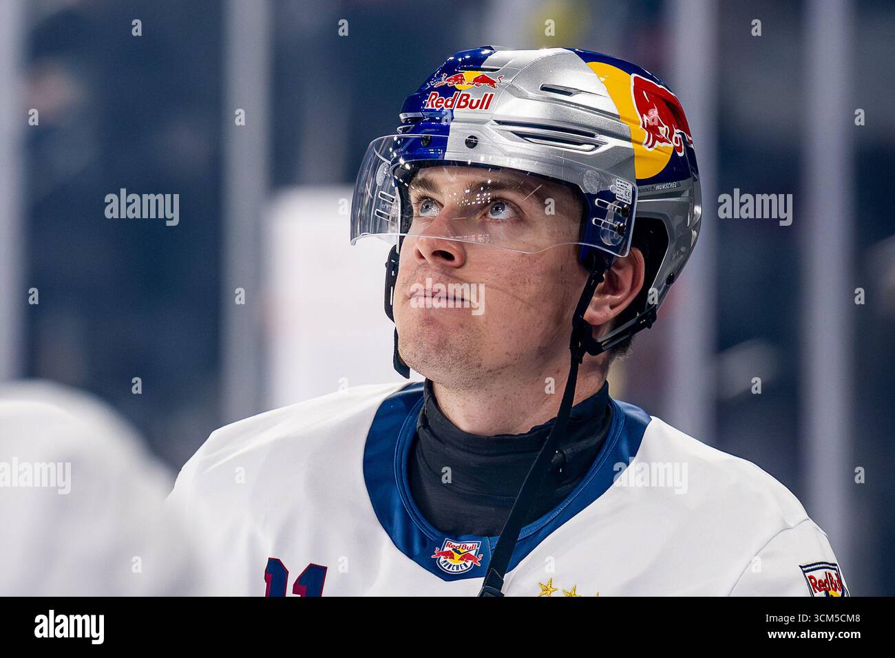 Jeremy McKenna (EHC Red Bull Muenchen, #91) beim Warmup / Portrait ...