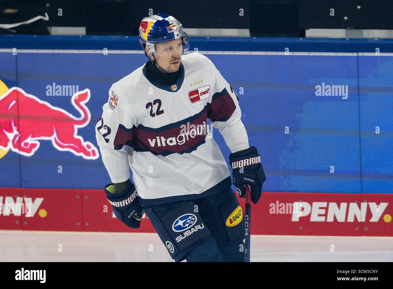 Ville Pokka (EHC Red Bull Muenchen, #22) beim Warmup GER, EHC Red Bull ...