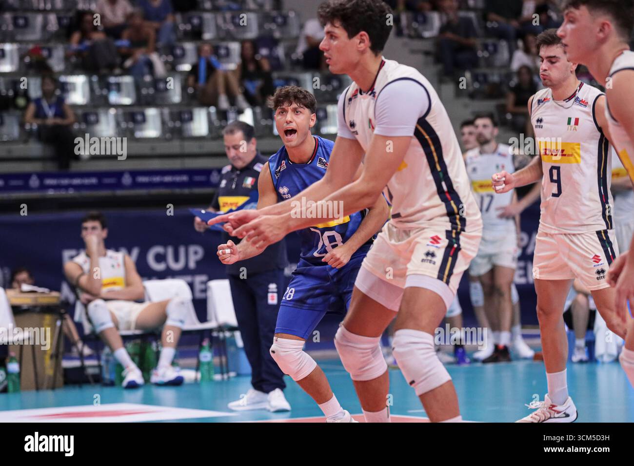 Italian national volleyball man team hi-res stock photography and ...